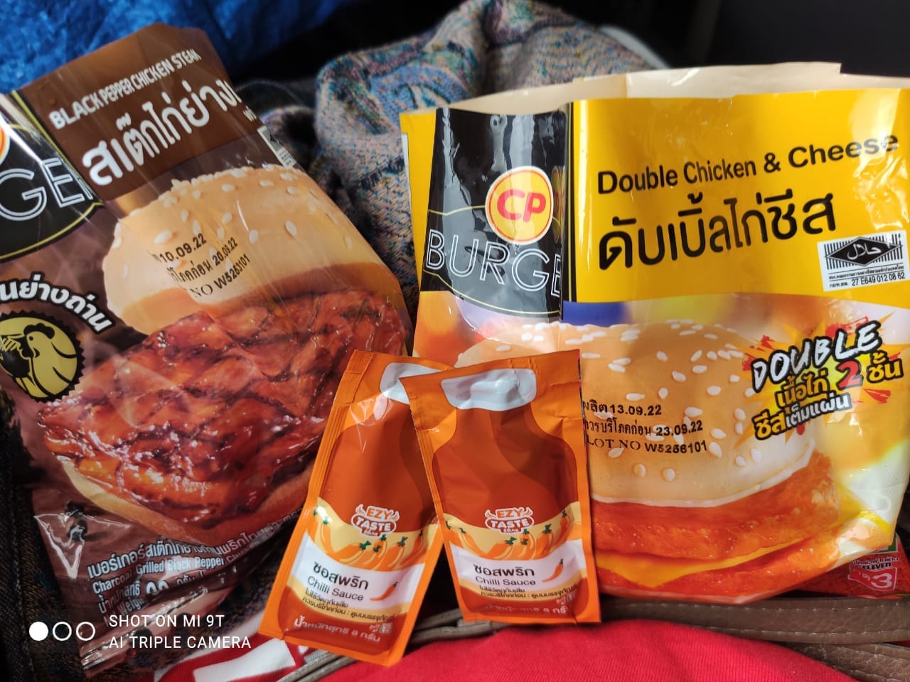 Menyesal pula tak beli banyak-banyak masa pergi Thailand. Sedapnyaa ...